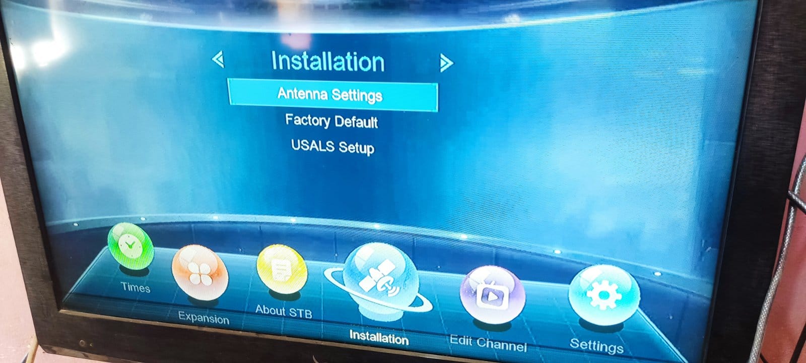 السلام عليكم ابحث عن تحويل او تحديث StarLED-2030+CA+FUN جديد لتشغيل iptv متوقف